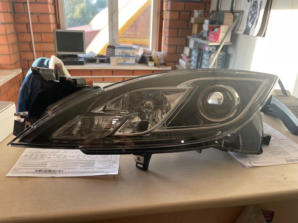 Фара левая ксенон Mazda 6