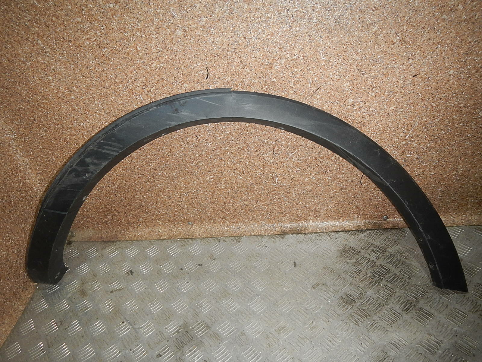 Б/У Накладка крыла заднего левого, Ford (Форд)-EXPLORER (11-) FORD EXPLORER (11-) 15- Задиры,трещина на креплении. 325578...