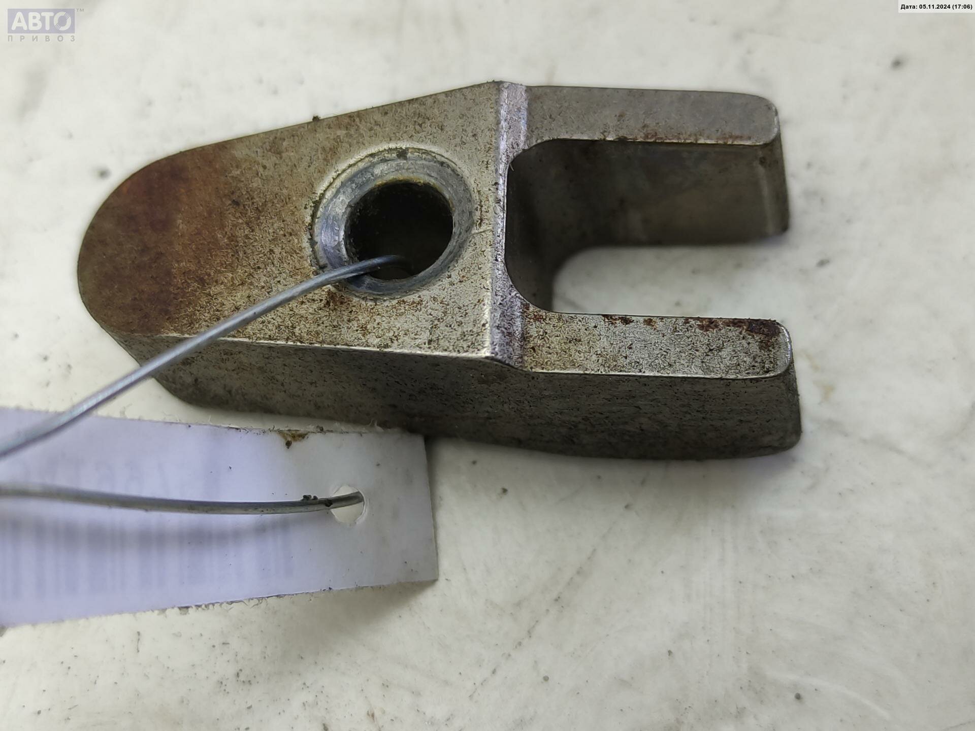 Скоба (кронштейн) крепления форсунки Mercedes E-Class W211 (2002-2009)