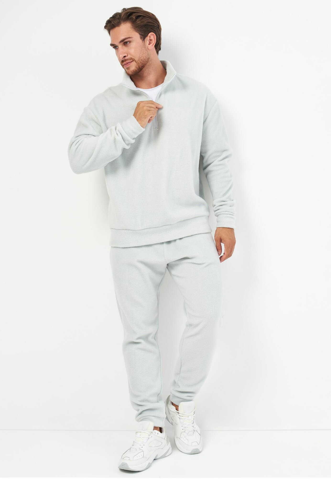 Костюм спортивный