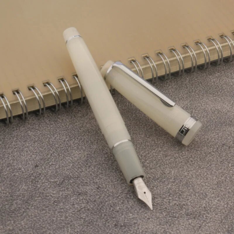 Перьевая ручка JINHAO 82 прозрачная М, Milky white