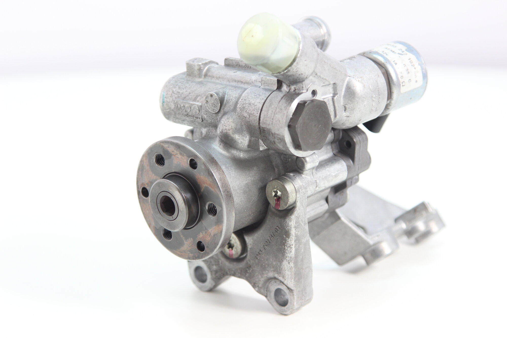 Насос гидроусилителя руля ГУР BMW E60 525i с датчиком под сервотроник ( Оригинальный, восстановленный )