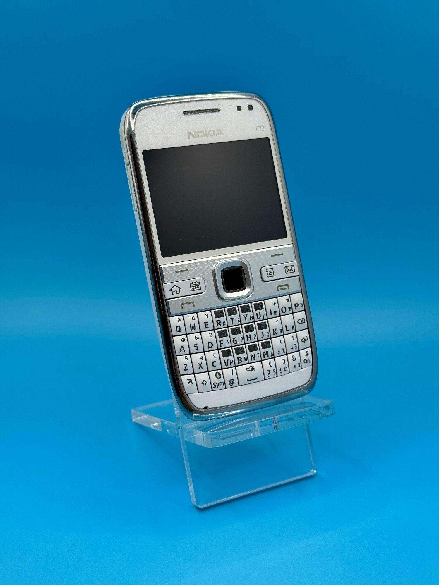 Мобильный телефон Nokia E72