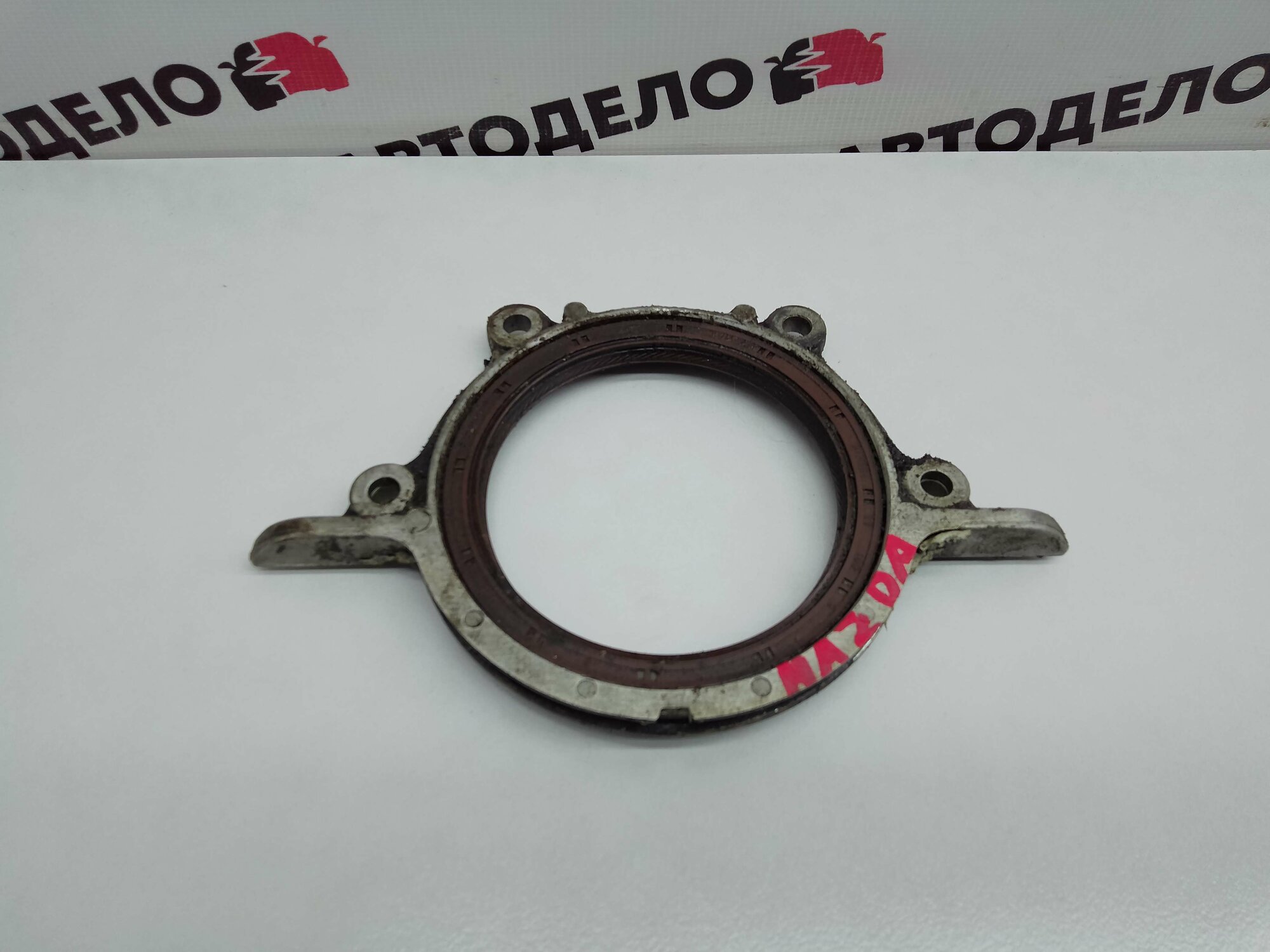 Крышка двигателя Mazda Familia