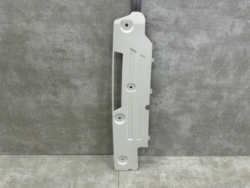 Планка торцевая под фару левая передняя VOLVO FH (вольво ФШ)