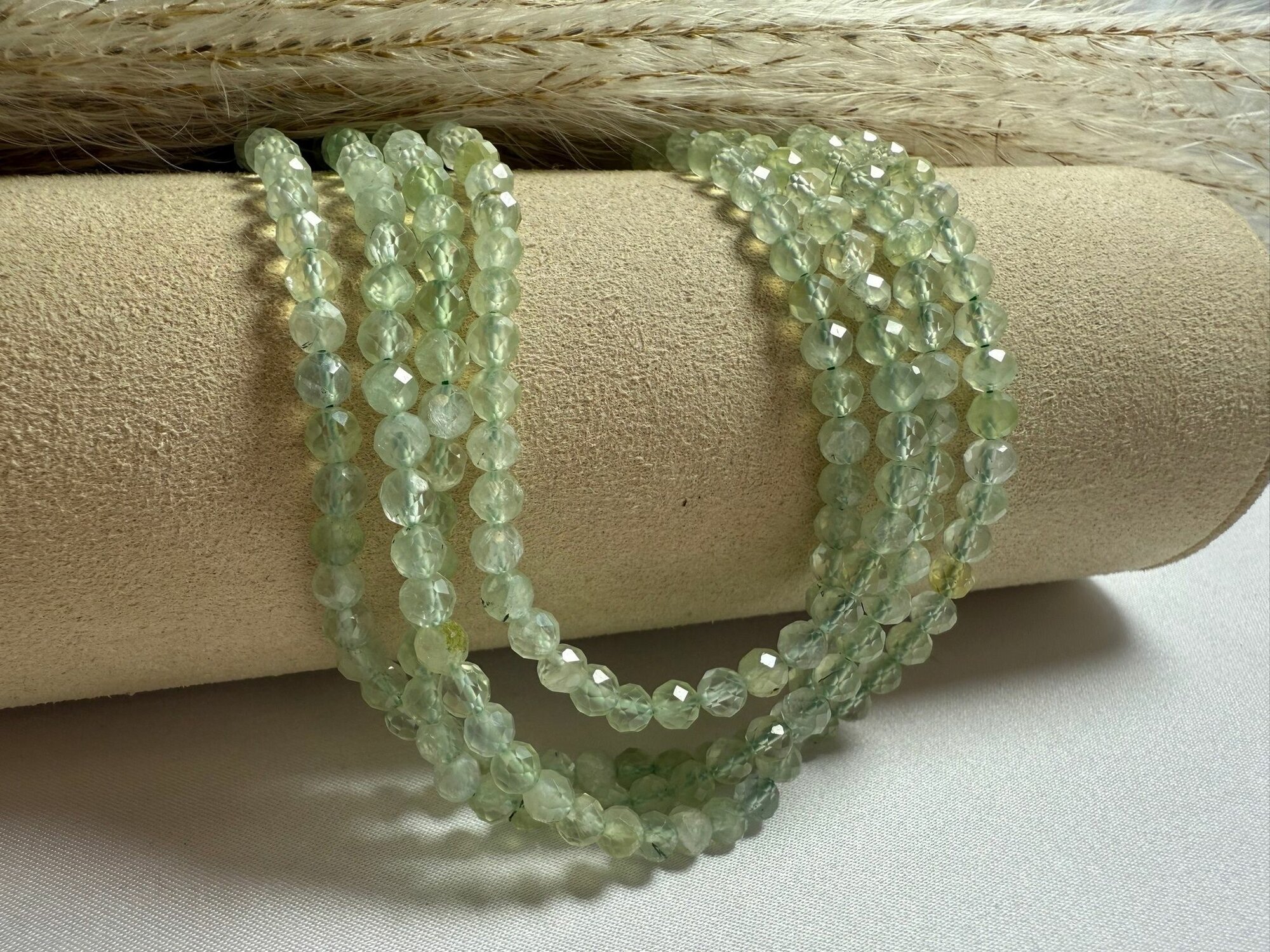 Бусины пренит A граненый 4 мм (39 см), Suntrim