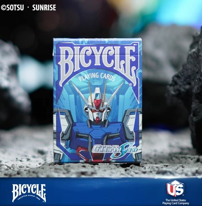 Кобрендинговые игральные карты Bandai Gundam Bicycle