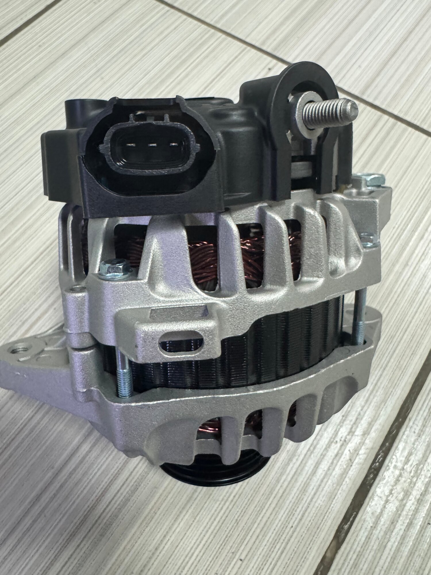 Генератор 3 - х контактный Hyundai Solaris Kia Rio 3