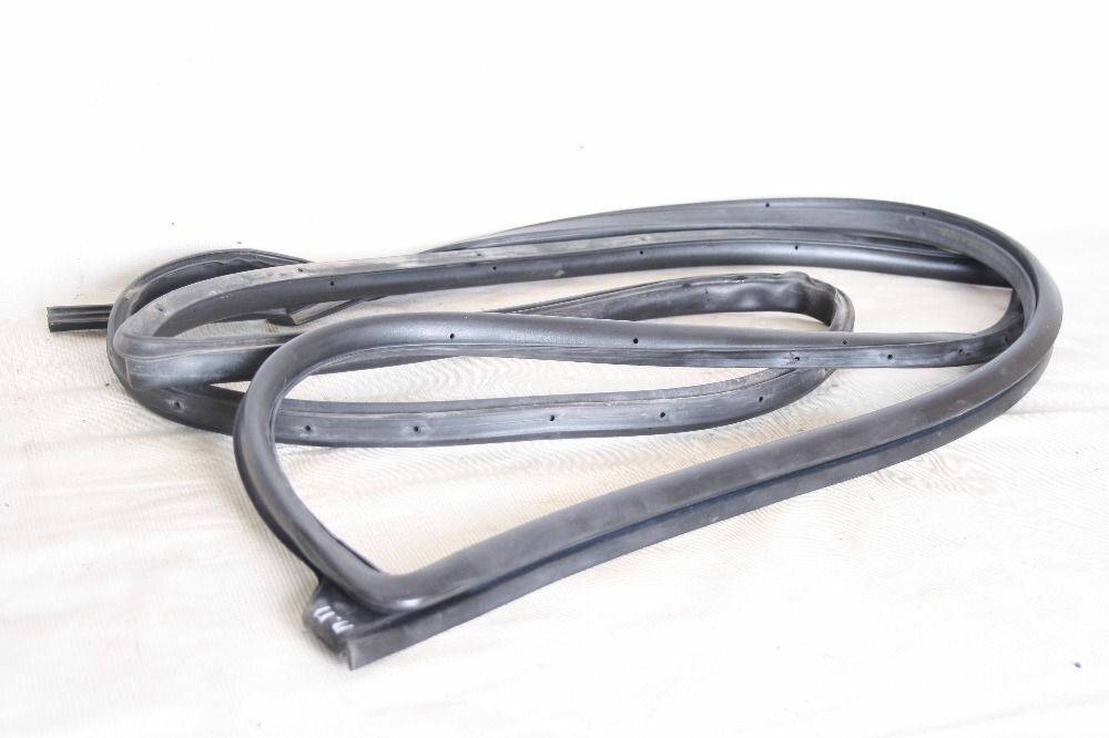 Уплотнитель передней двери правой SsangYong Actyon 7214034001