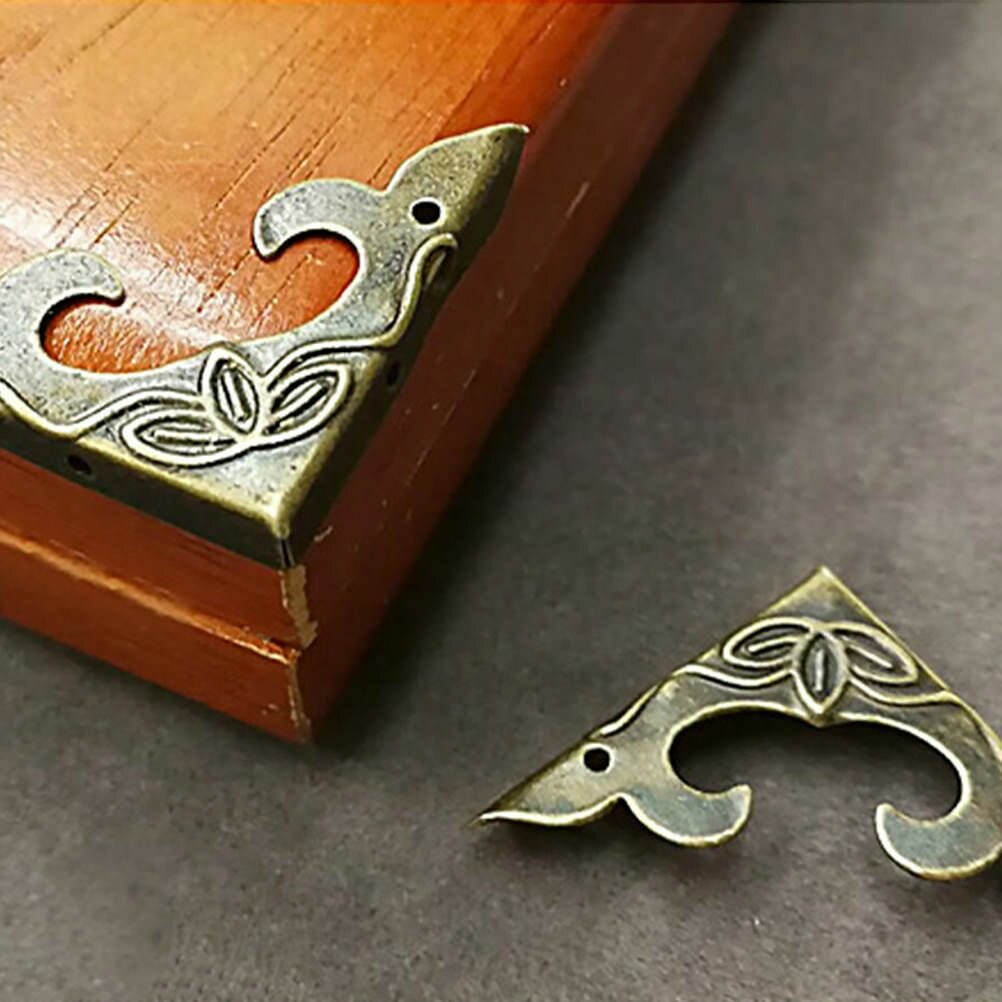 Ретро уголки для шкатулок 20 шт, декоративные защитные элементы из железа для деревянных коробок и мебели, тёмно-коричневые, с отверстиями под винты, 3,10x4,20x0,50 см