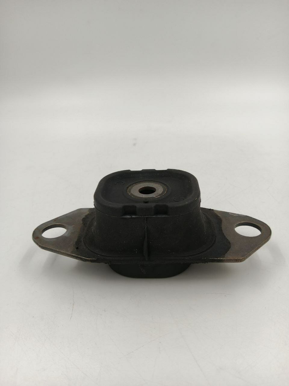 Опора (подушка) двигателя Nissan: долговечность и устойчивость к износу.