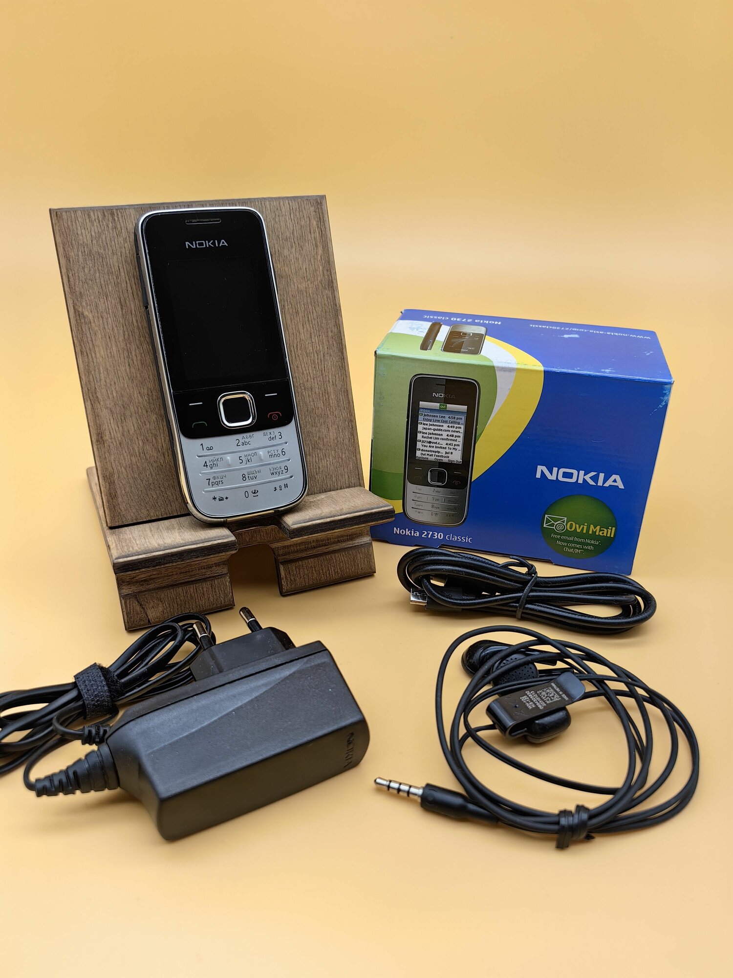 Мобильный кнопочный телефон Nokia 2730 Classic, Черный