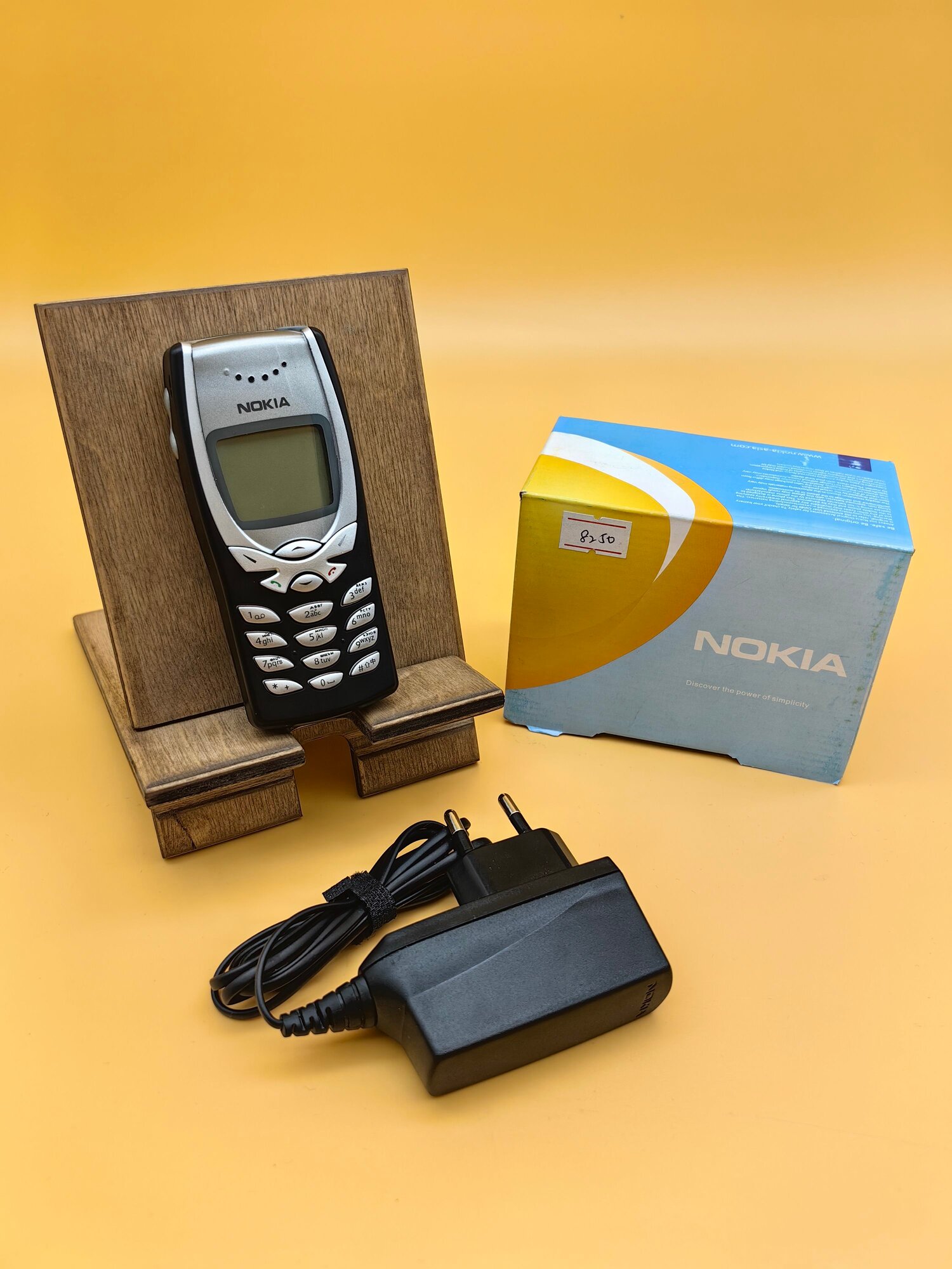 Мобильный кнопочный телефон Nokia 8250, Черный