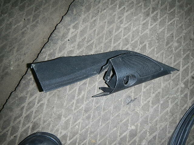 Б/У Уголок двери передней правой (внутренний), Ford (Форд)-FOCUS 2 (05-08) FORD FOCUS 2 (05-08) с разбора универсал целый...