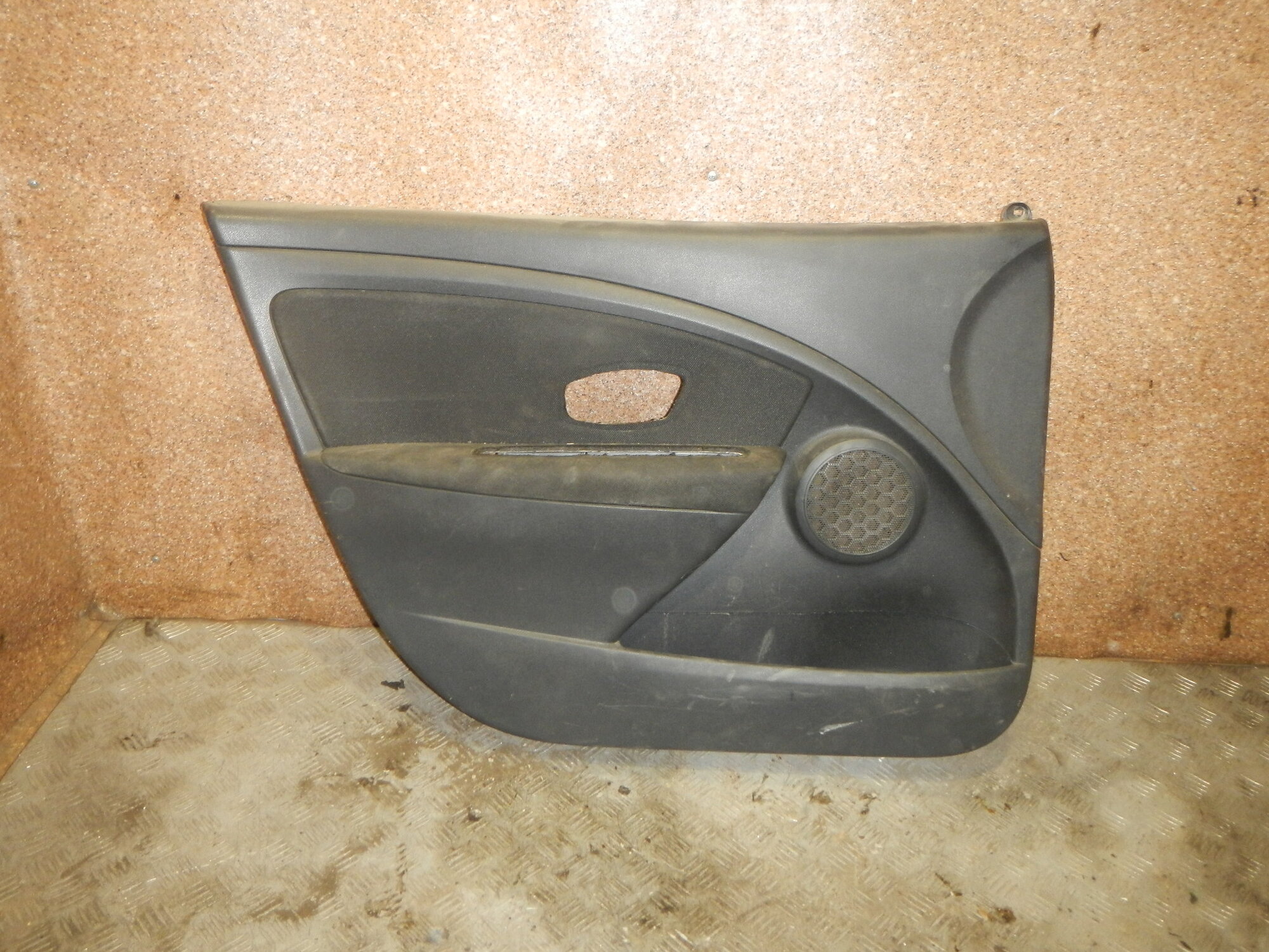 Б/У Обшивка двери передней левой, Renault (Рено)-FLUENCE (10-) RENAULT FLUENCE (10-) Царапины. 431503 RENAULT арт. 80901...