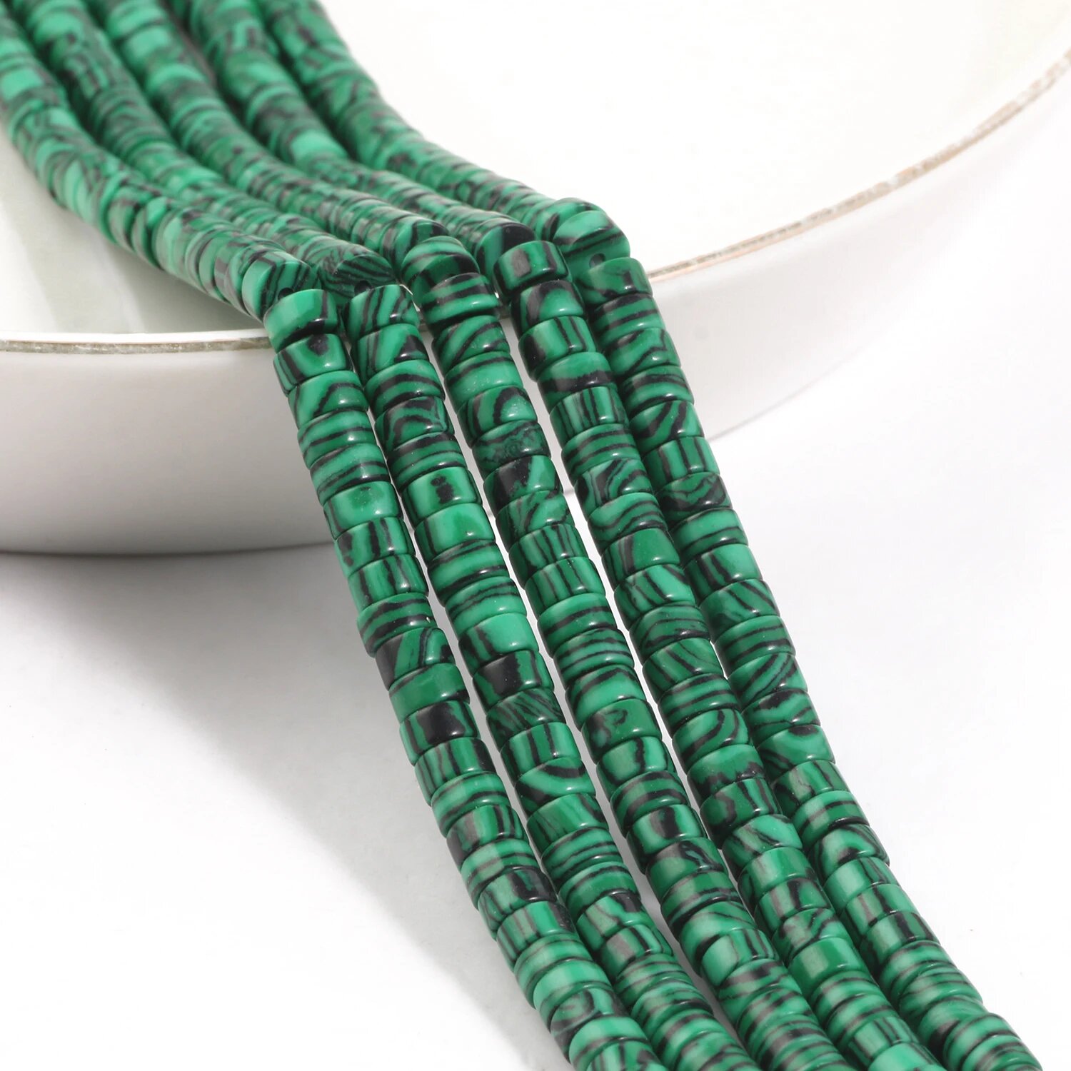 Бусины Malachite изумрудные плоские 4 мм 150 шт.