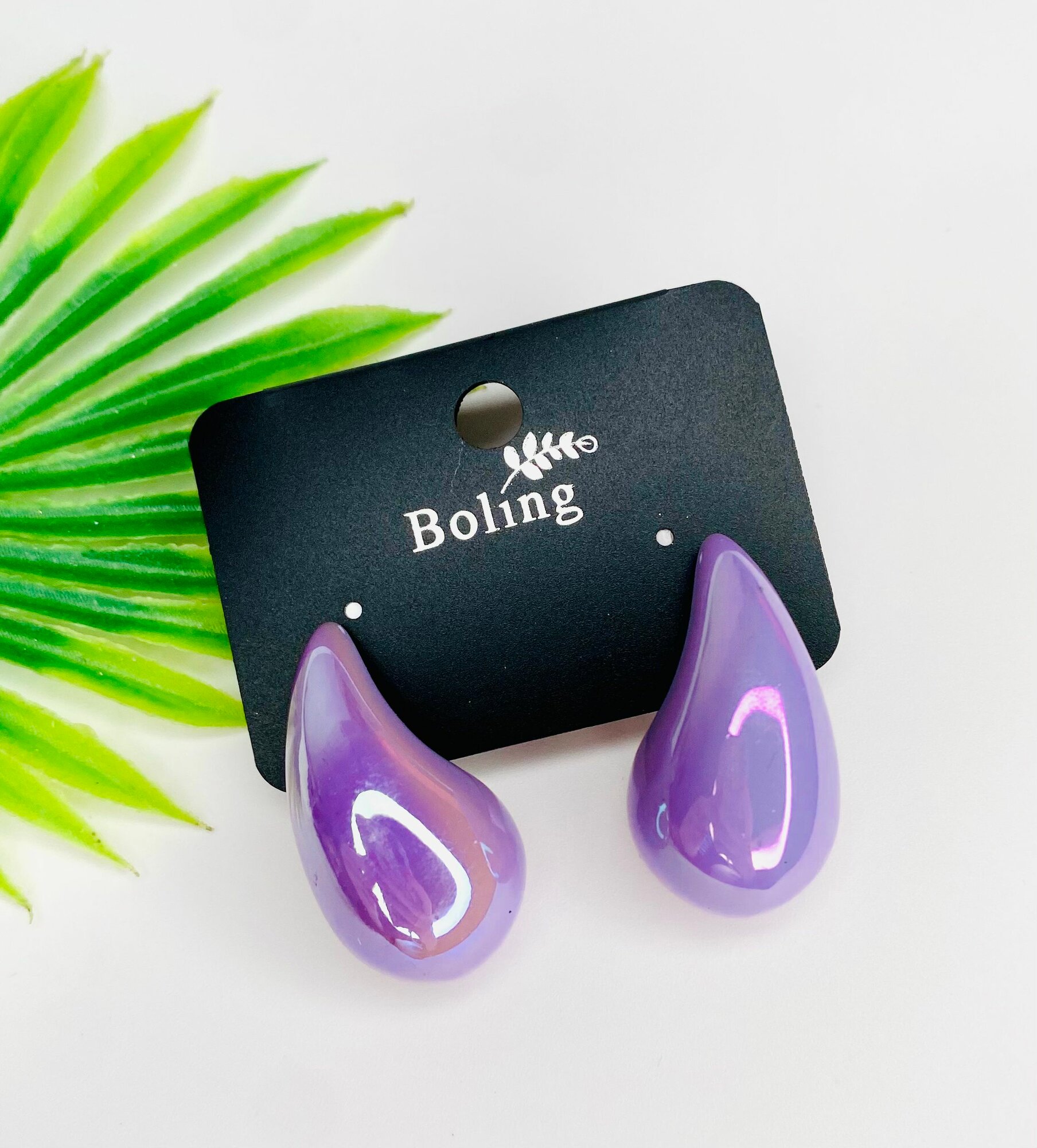 Серьги пусеты, пластик