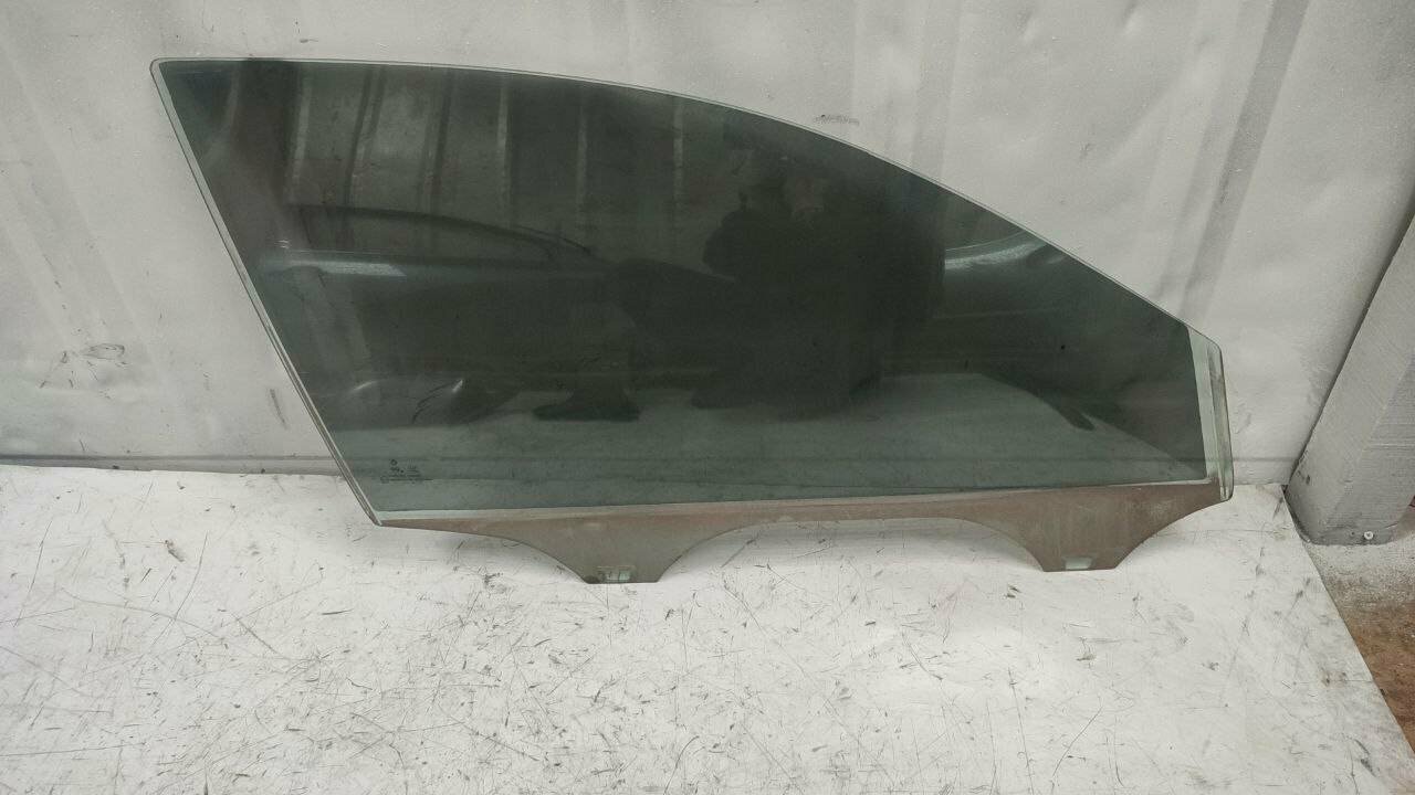 Стекло двери передней правой Volkswagen Passat B5 рест. (2000 - 2005)