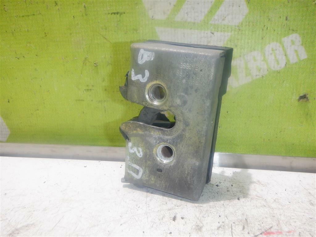 Замок двери задней правой Audi 80 90 B3 86-91