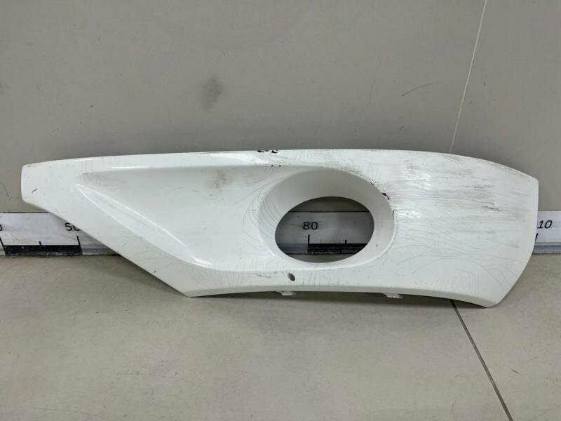 Рамка противотуманной фары левой Volkswagen Touareg 7P 2010 кат.номер: 7P6807489B