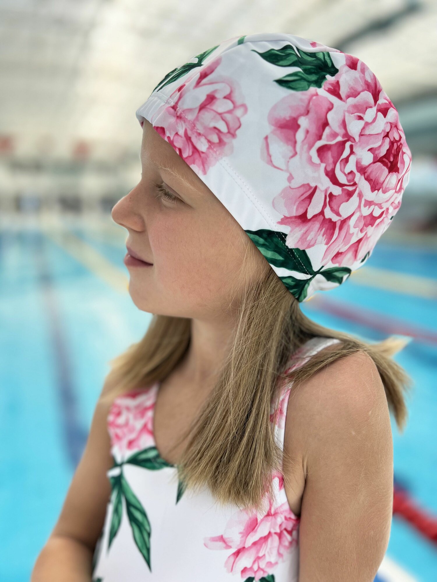 Шапочка детская для девочки, для бассейна и плавания от бренда CAPITANIA