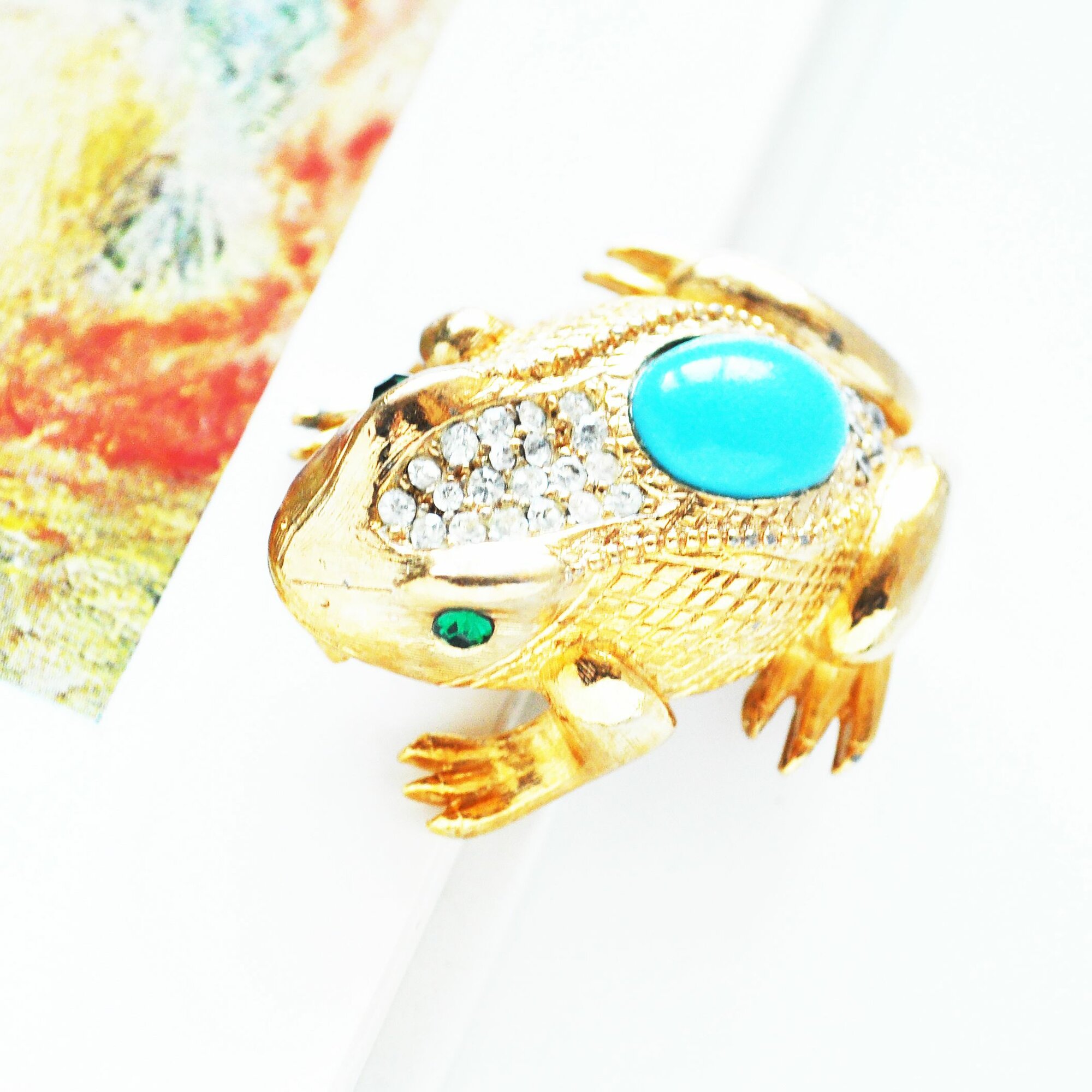 Винтажная брошь "Лягушка". Бижутерный сплав, кристаллы, композитная вставка. Франция, конец ХХ века.