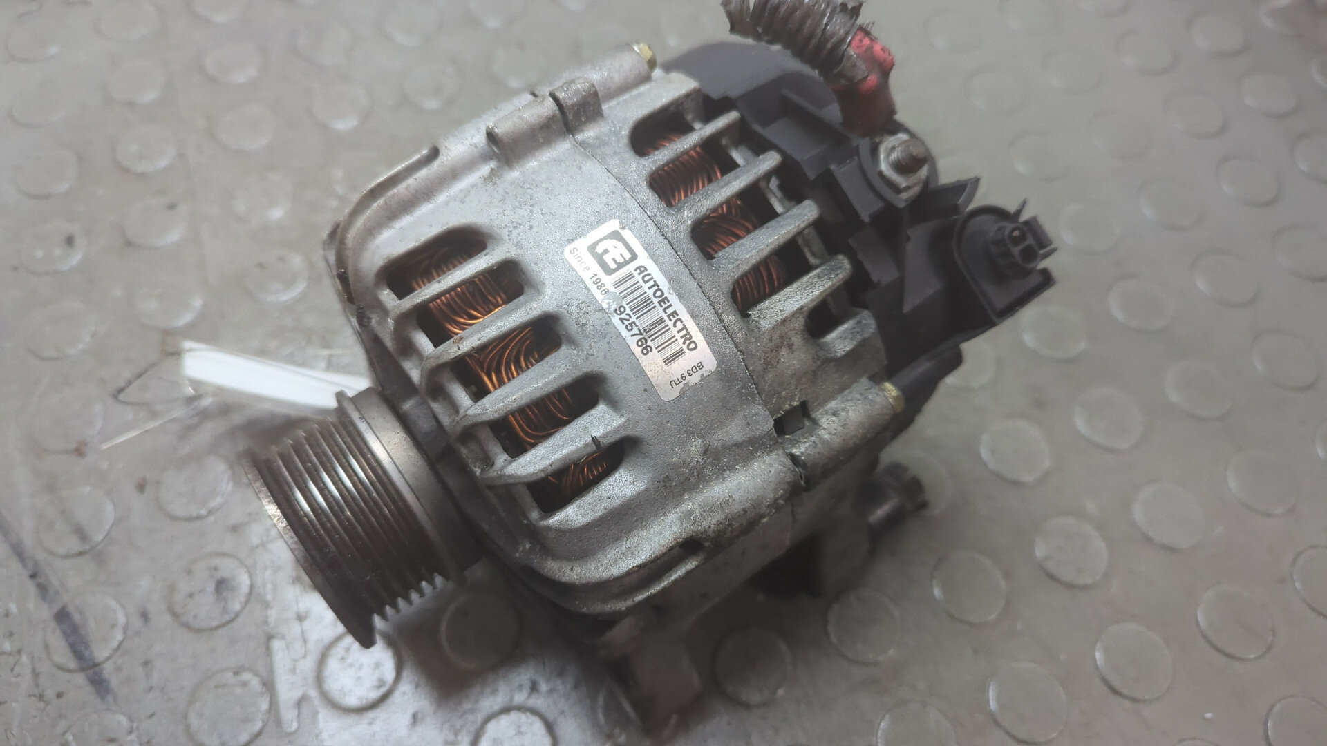 Генератор Ford Fiesta Б/У