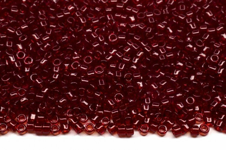 Бисер японский TOHO Treasure цилиндрический 11/0 #0005D гранат, прозрачный, 5 грамм