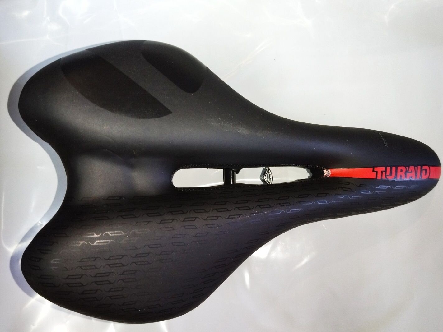 Седло для велосипеда MTB-COMFORT 285X165mm замок, вентиляция AZ-6824