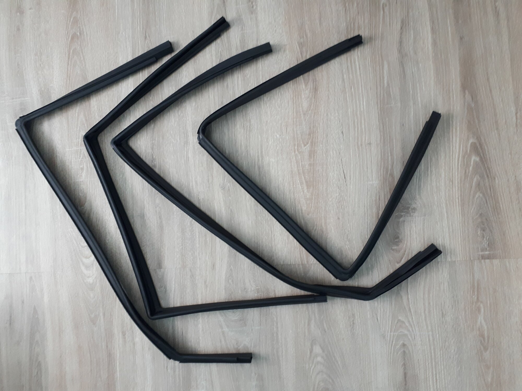 Бархотка верхняя. Комплект рамочных уплотнителей стекла для автомобилей ВАЗ 1118, 1119, Калина, 2190, 2192, Гранта