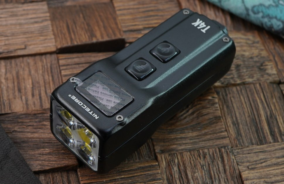 Ярчайший наключный фонарь Nitecore T4K Black