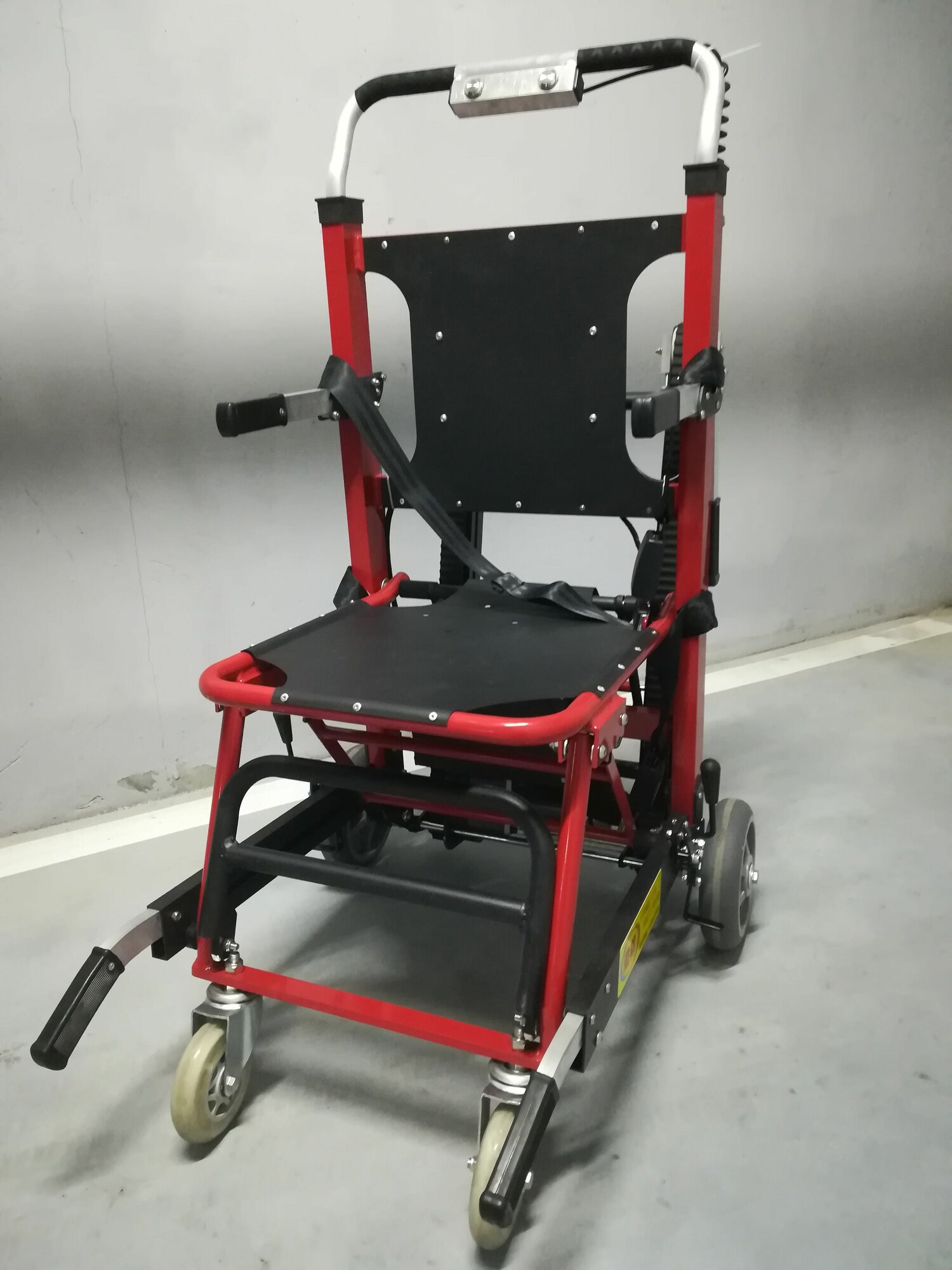 Гусеничный электроподъемник