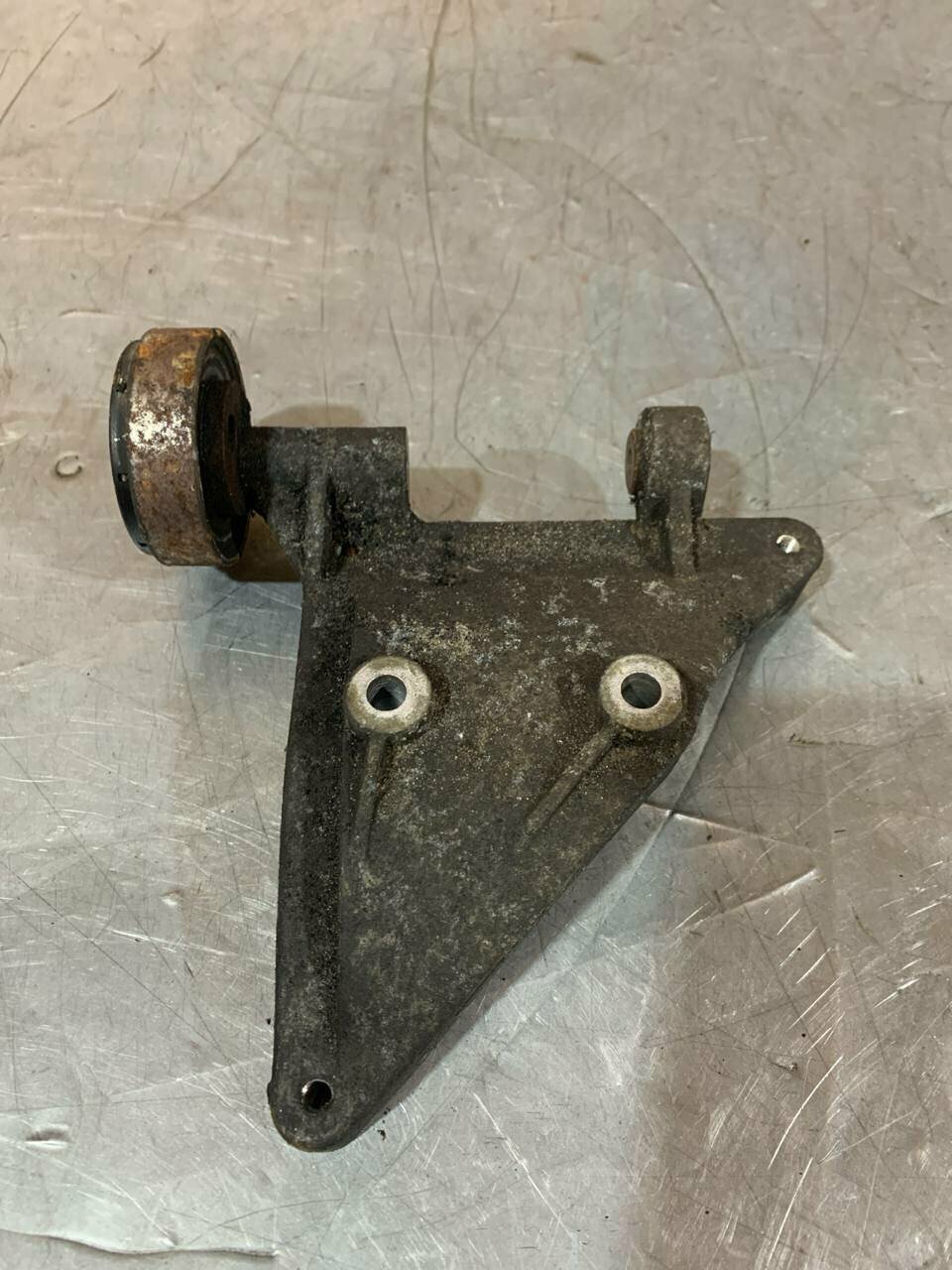 Кронштейн компрессора кондиционера Audi A6 C5 2000 059260885F