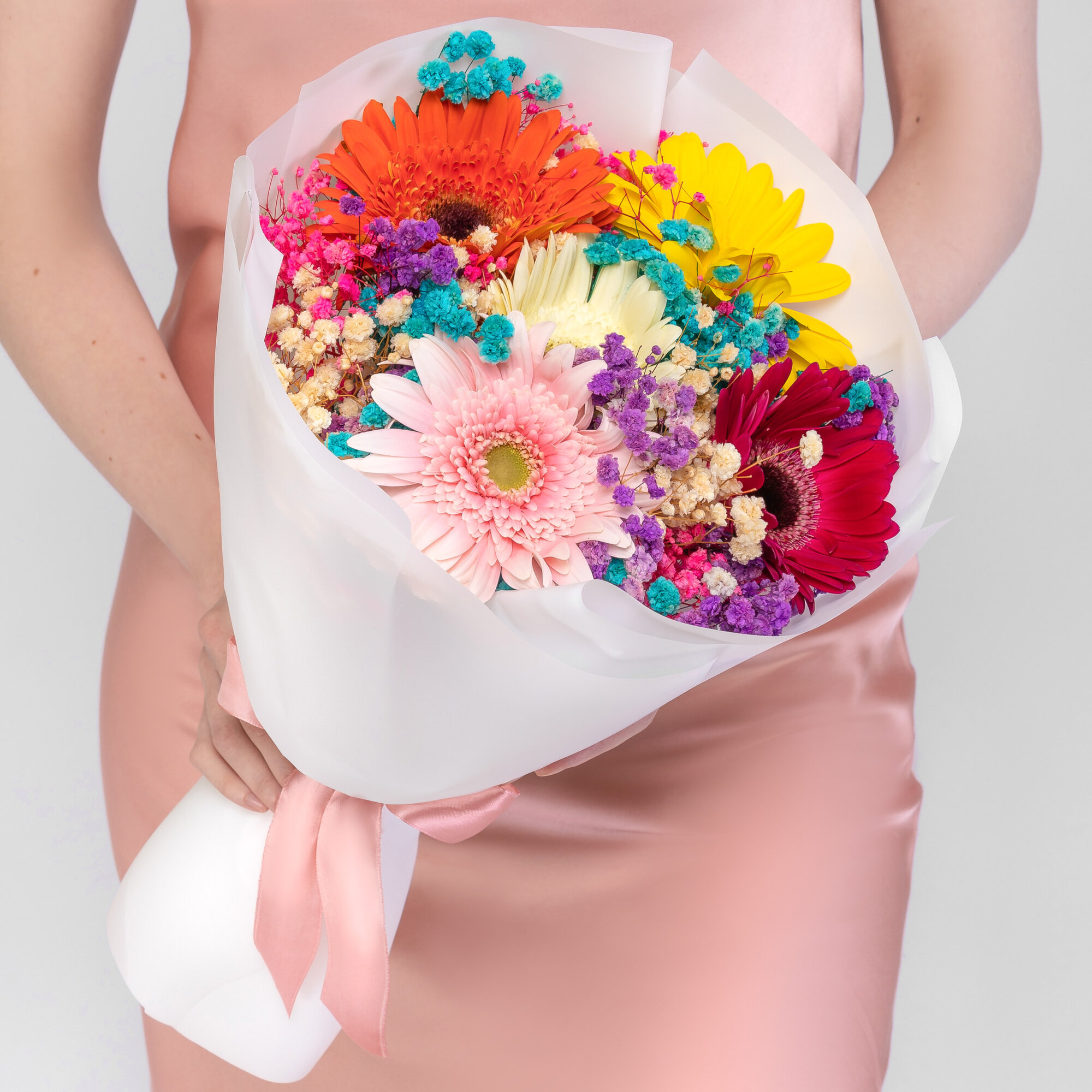 Дуо-букет Мегацвет24 "Герберы микс и Гипсофила микс", разноцветный, дизайнерская упаковка
