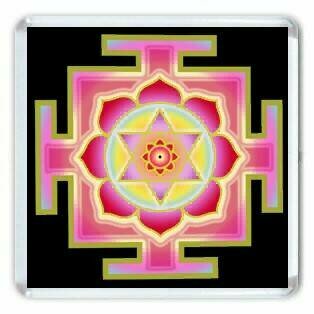 MA005 Магнит камала Янтра (пластик, 6,5см. х 6,5см.), 1 шт.