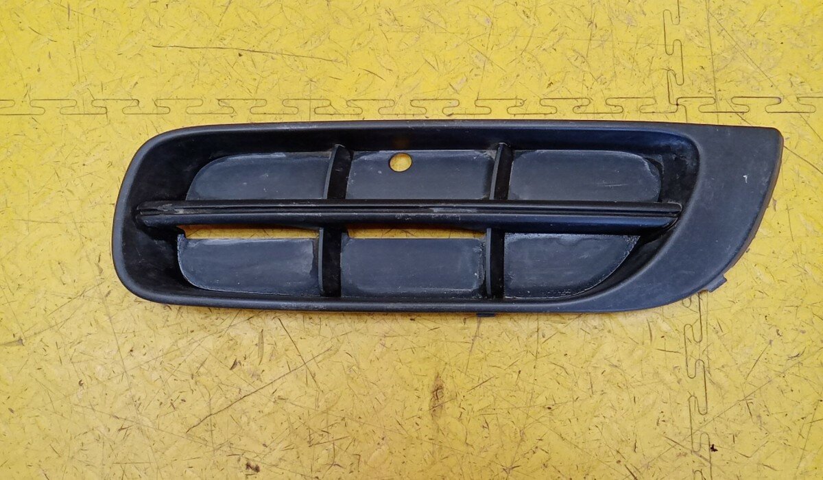 Решетка в бампер/Skoda/Fabia II, ОЭМ:5J0807367,глухая левая, нет 1 направл