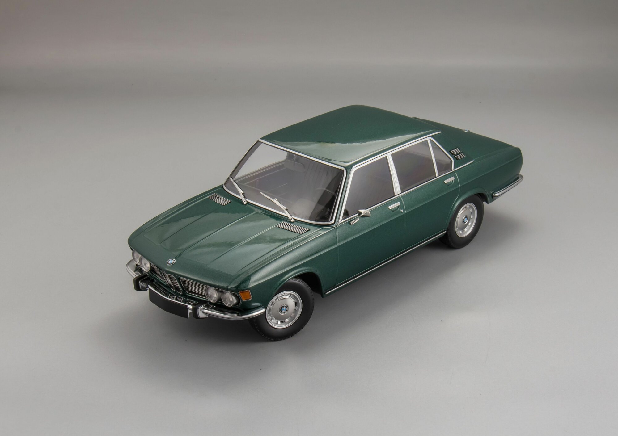 1:18 BMW 2500 - 1968, Коллекционная масштабная модель от Minichamps