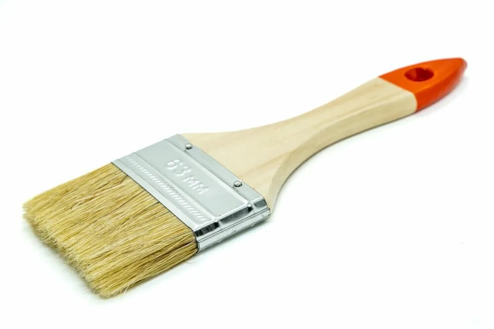 Кисть плоская 63мм, натуральная щетина, деревянная лакированная ручка П012-25 петрович