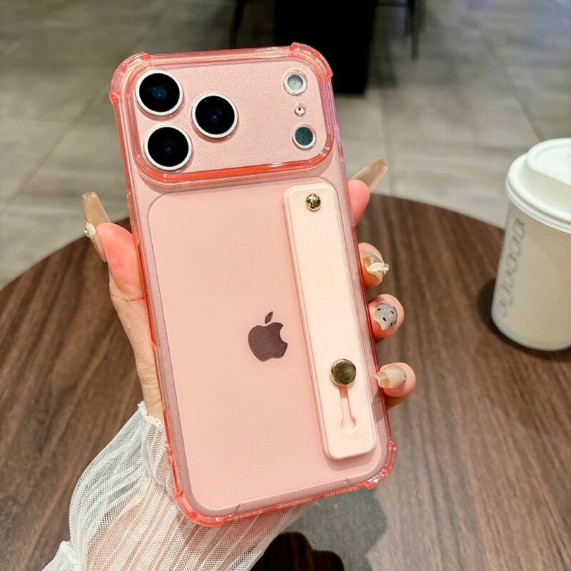 Розовый чехол на iPhone 16 Pro с держателем