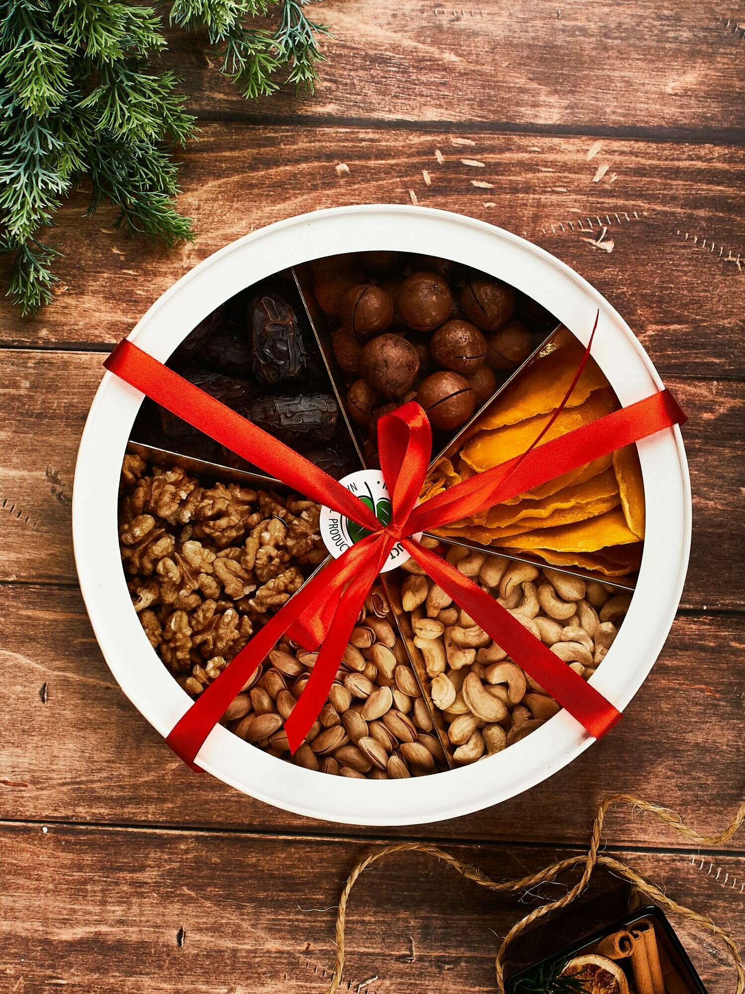 Подарочный набор орехов и сухофруктов 6 в 1