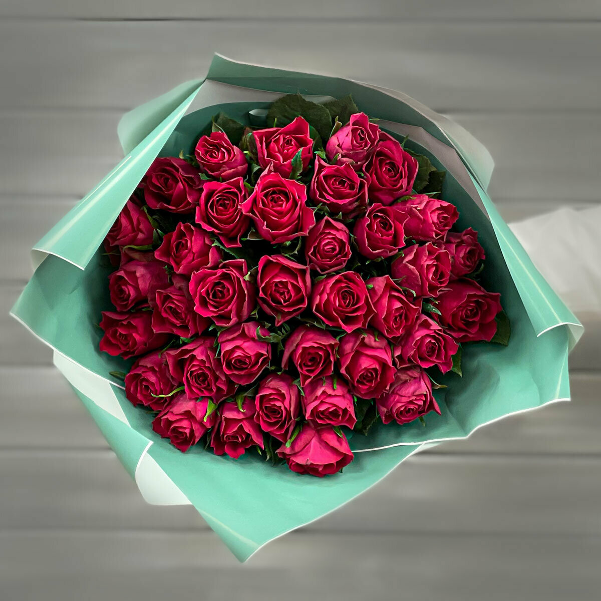 Монобукет Букет Маркет "Малиновые розы", 23 розы, высота 40 см, Кения