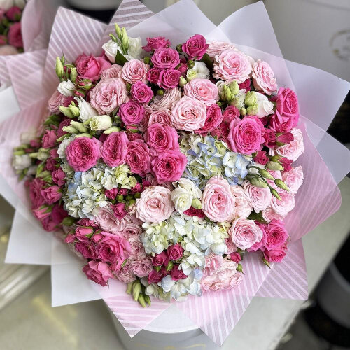 Букет Venus in Fleurs "Поцелуй Любимой", розы, 41 цветок, 60 см