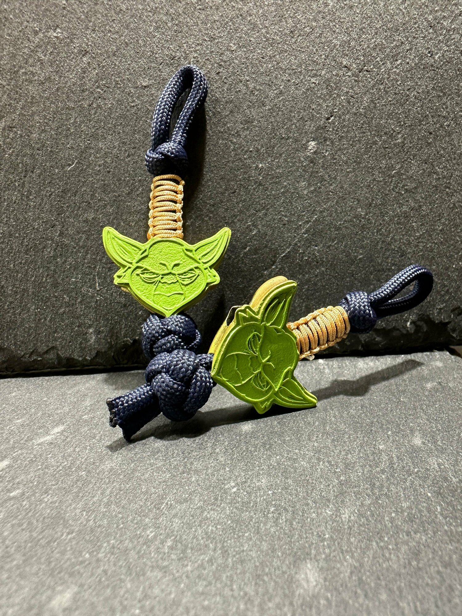 Темляк с латунной бусиной Йода (окрас)