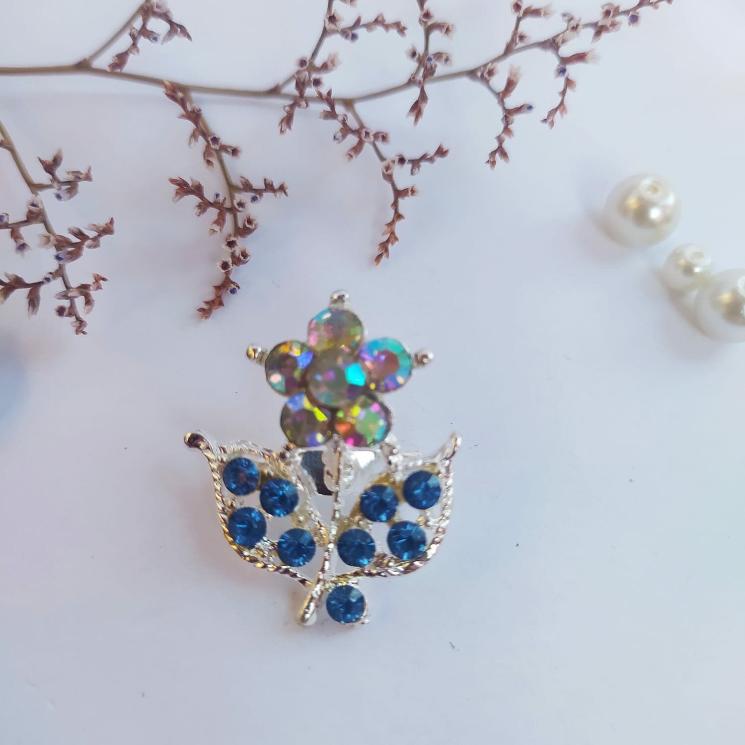 Брошь, стразы