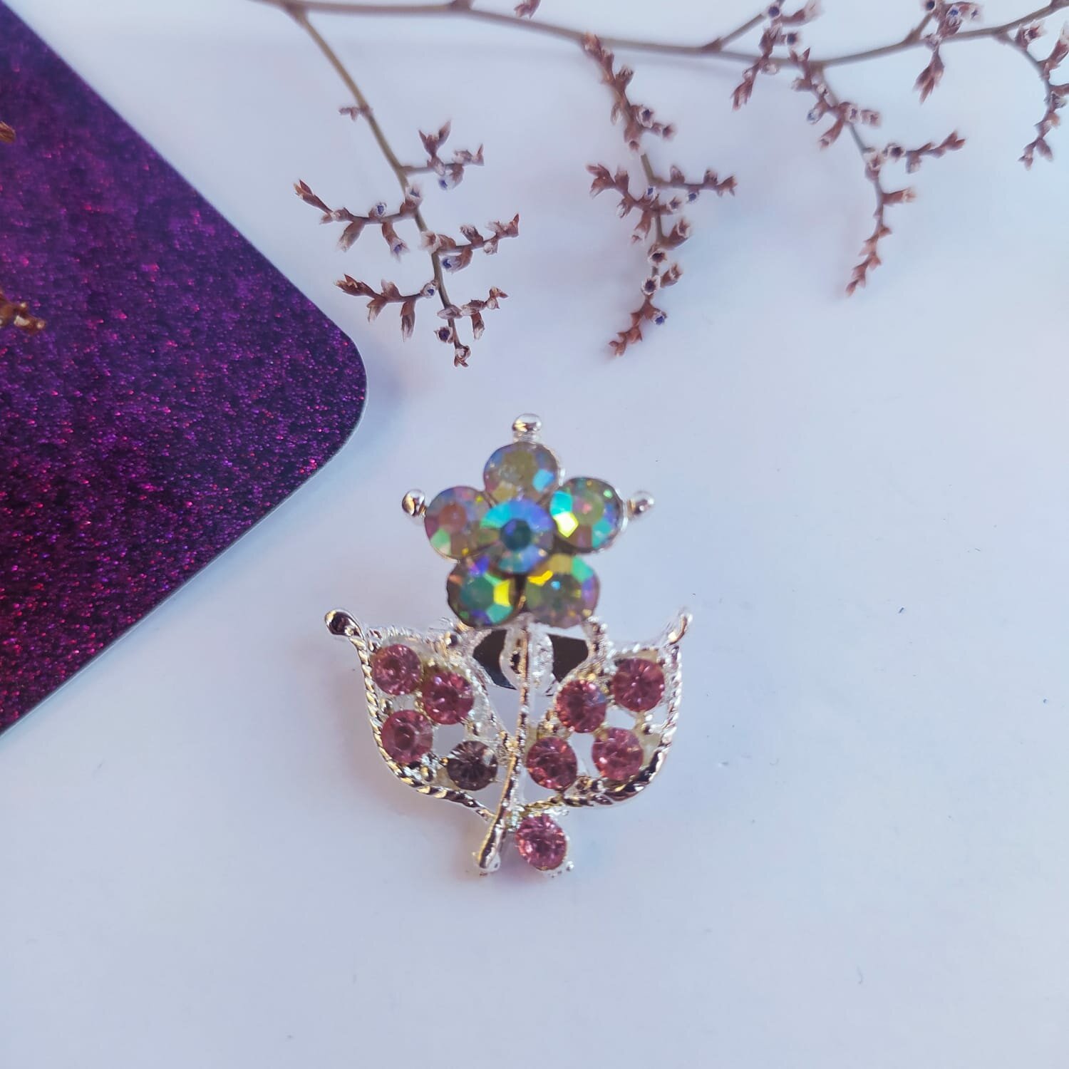 Брошь, стразы