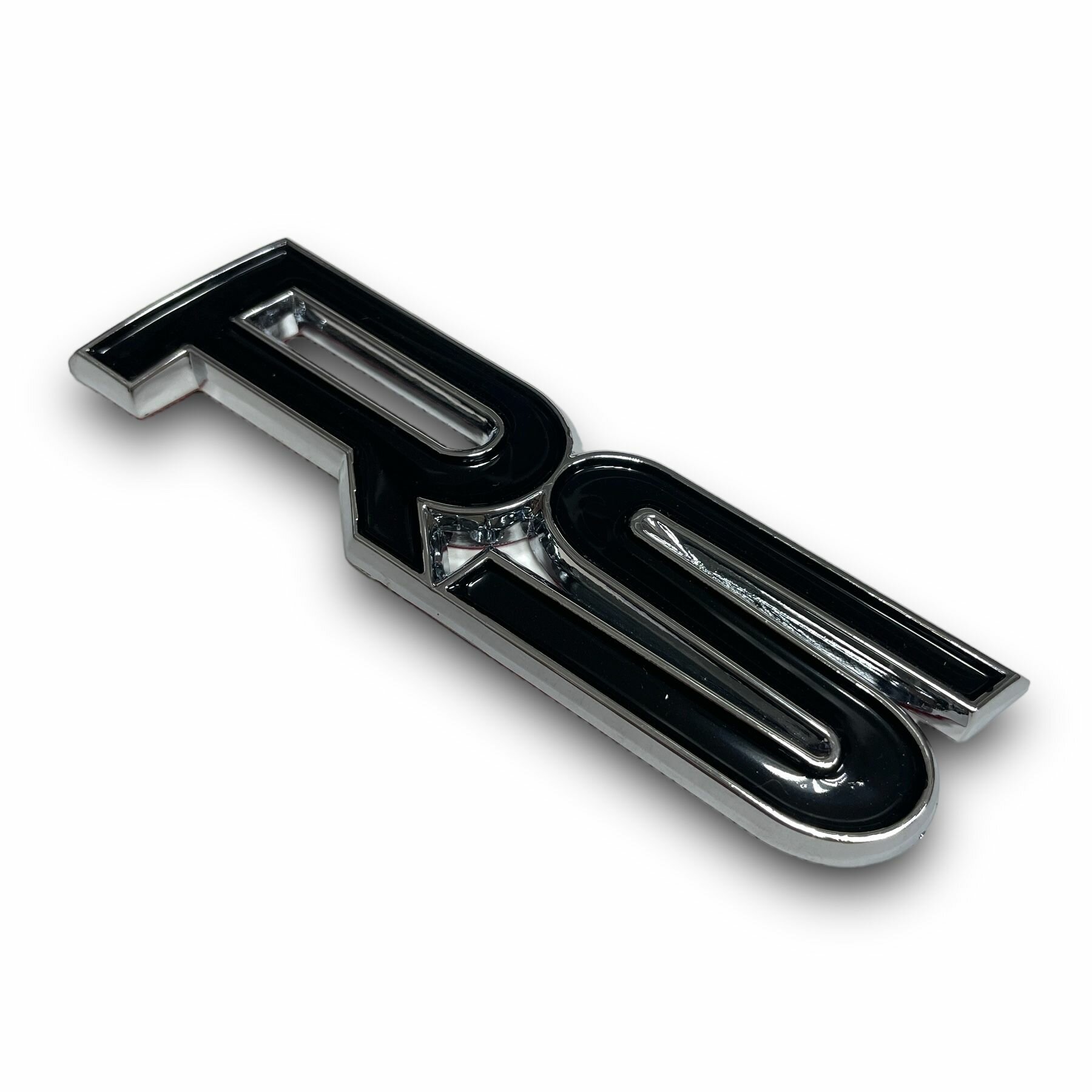 Шильдик универсальный "RS" на багажник авто черный хром (длина 9,5см)