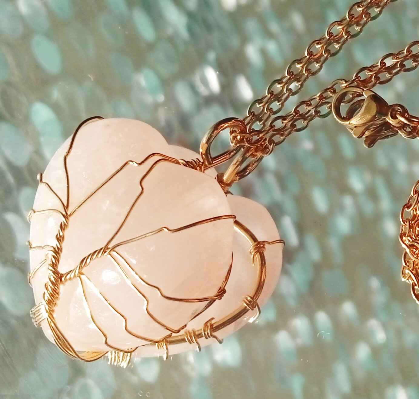 Колье, розовый кварц