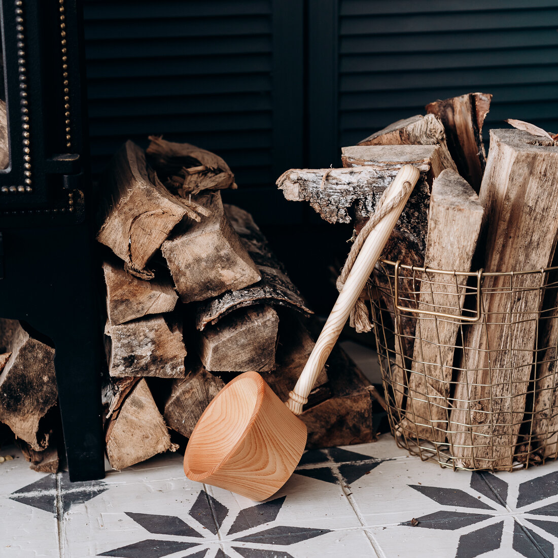 Ковш для подачи пара в бане из сибирского кедра. BK13