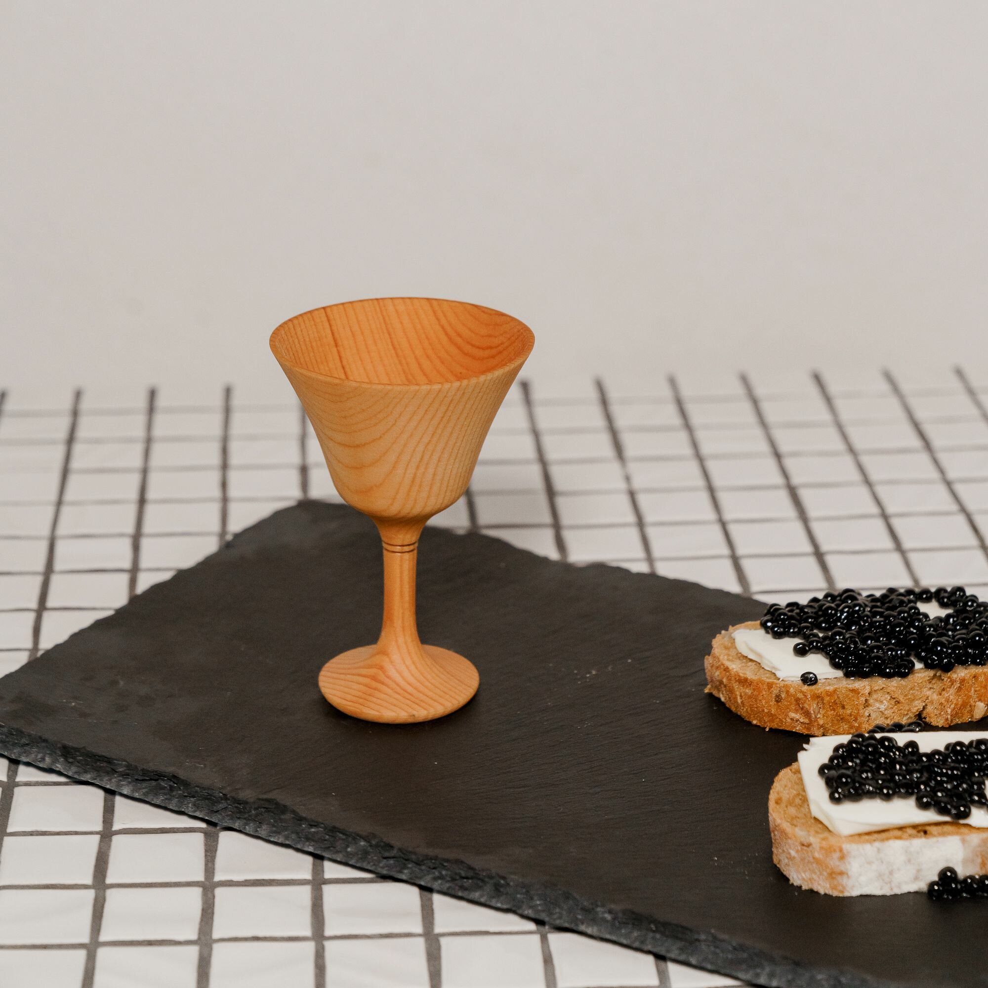 Рюмка для водки деревянная на ножке