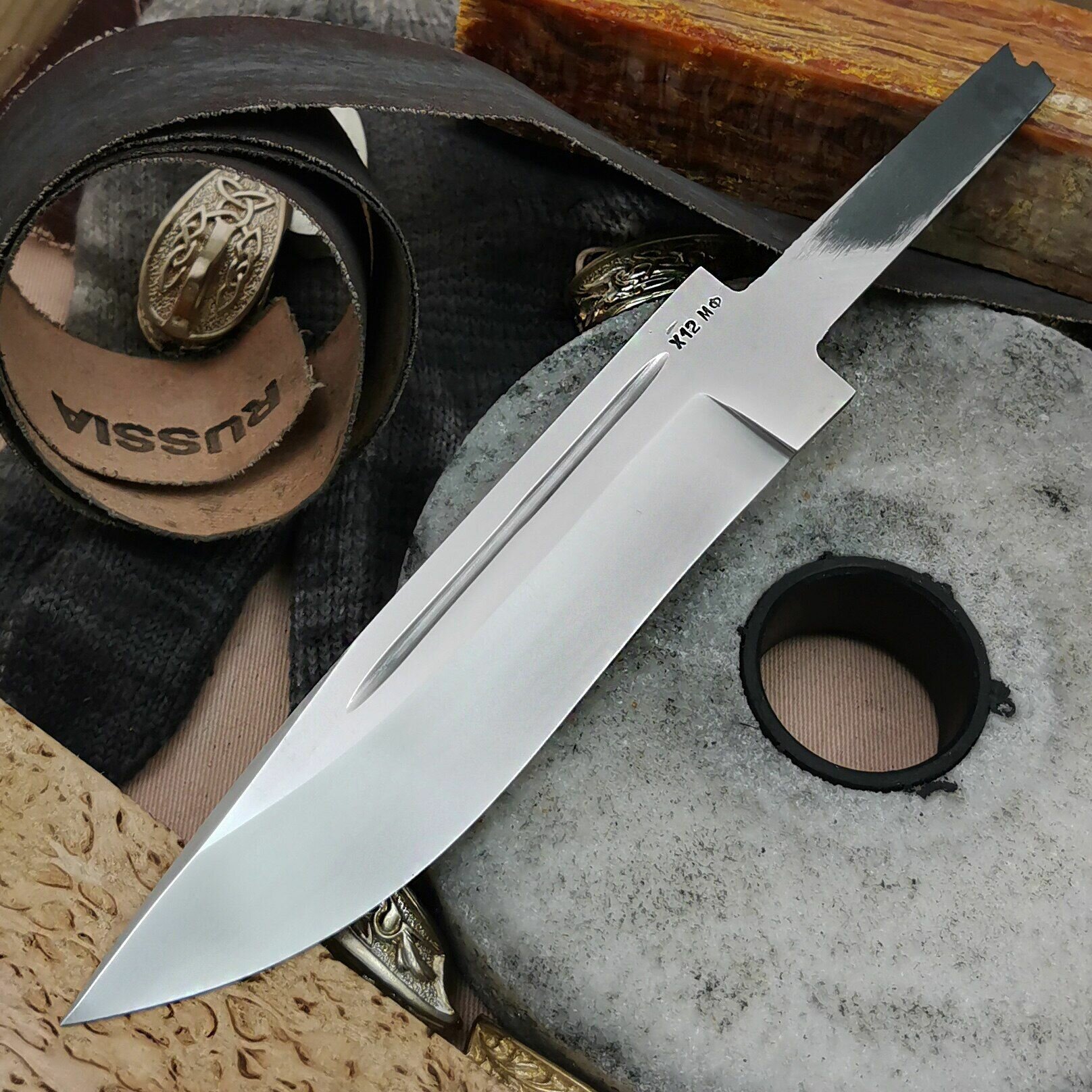 Клинок Енот из кованой стали Х12МФ с долами